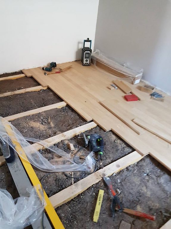 Poser Un Parquet Massif Sur Lambourde