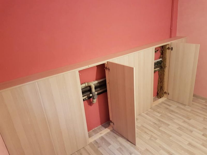 Création d’un cache tuyaux avec portillons d’accès aux robinets ...